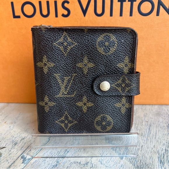 Louis Vuitton | Bags | Louis Vuitton Compact Monogram Wallet | Poshmark